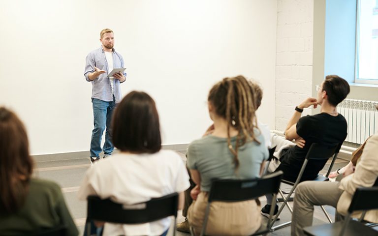 Instituto Decroly – Instituto Decroly. Educación Superior y Secundaria