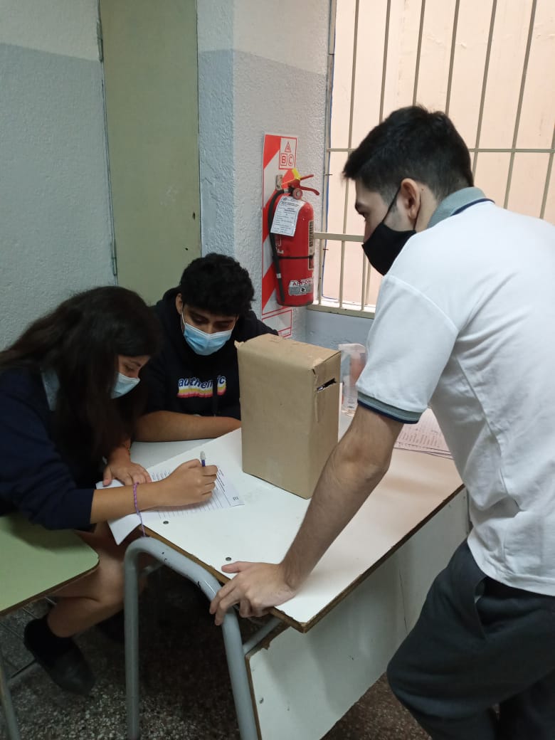 Instituto Decroly – Instituto Decroly. Educación Superior y Secundaria