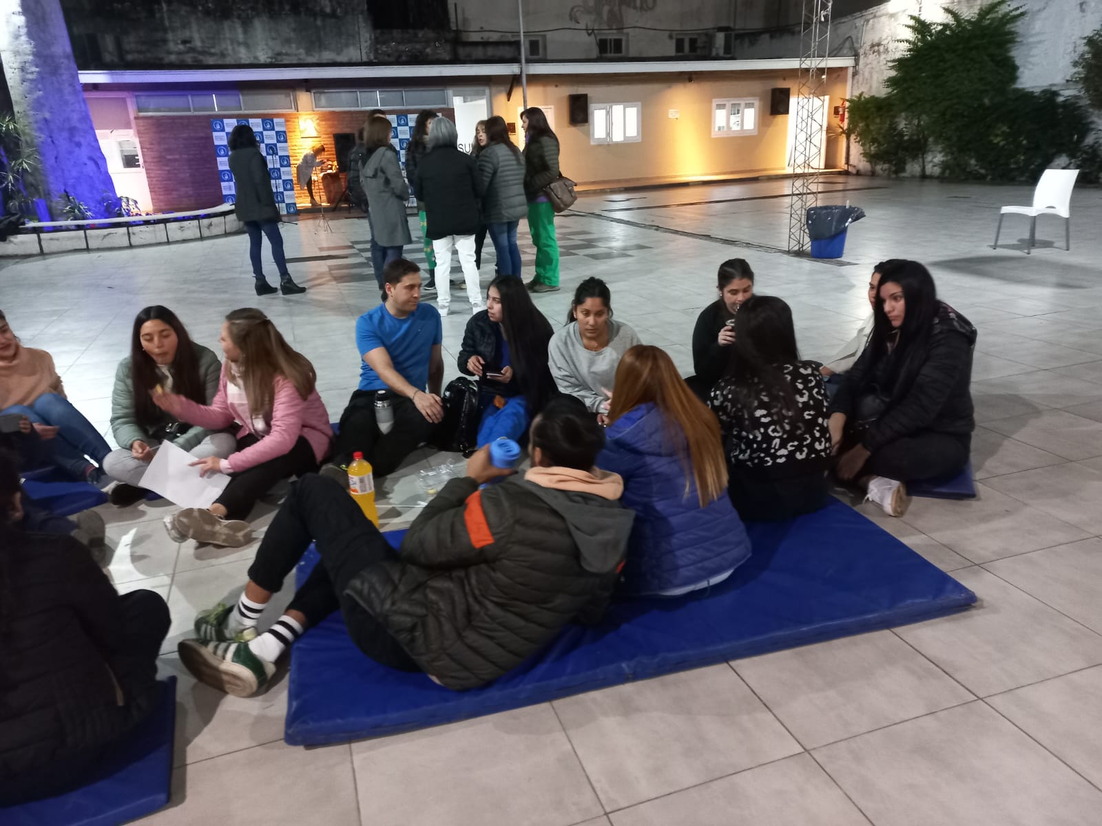 Instituto Decroly – Instituto Decroly. Educación Superior y Secundaria